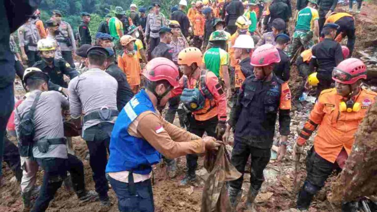 Tagana Indramayu Bantu Penanganan Bencana Alam Di Cianjur Ruber Id